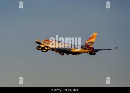 Boeing 747 taking off at sunset Stock Photo - Alamy