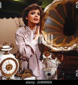 Uschi Glas, deutsche Schauspielerin, in ihrer Fernsehserie "Anna Maria - Eine Frau geht ihren ...