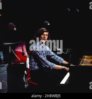 Ulrich Roski, deutscher Liedermacher, bei einem Auftritt, Deutschland ...