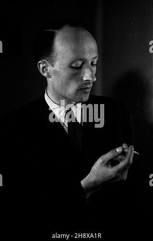 Polska, 1946-01-01. Kompozytor i dyrygent Witold Lutos³awski. po/gr PAP ...