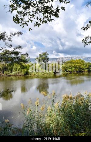 The Wilge River in Trichardspoort River Valley, Gouwsberg Mountain ...