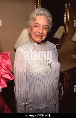 Helen Hayes May 1988 Credit: Ralph Dominguez/MediaPunch Stock Photo - Alamy