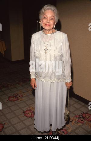 Helen Hayes May 1988 Credit: Ralph Dominguez/MediaPunch Stock Photo - Alamy