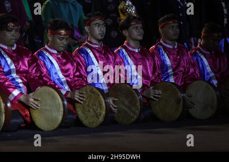 A group dancers perform using traditional tambourines in the Rapa'i ...