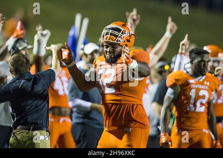 Huntsville, Texas, USA. 4th Dec, 2021. A Sam Houston Bearkats flag girl ...