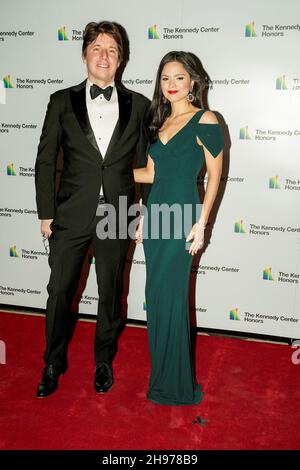 Violinist Joshua Bell and his wife, Larisa Martinez arrive for the ...