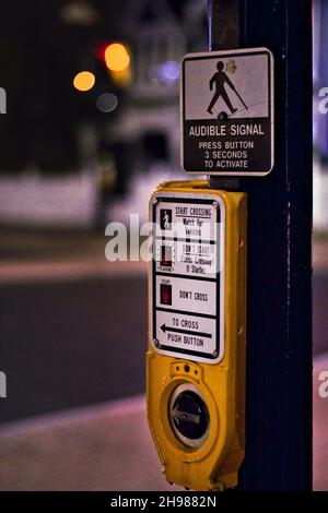 Audible pedestrian signal Stock Photo - Alamy