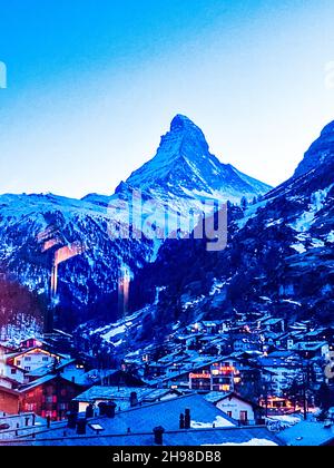 Night view of Matterhorn from Zermatt ZERMATT SWITZERLAND Stock Photo ...