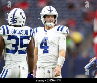 Indianapolis Colts quarterback Sam Ehlinger (4) warms up on the field ...