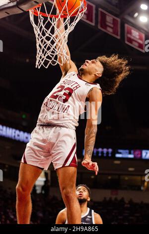South Carolina guard Devin Carter (23) shoots a shot around Auburn ...