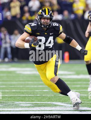Iowa tight end Sam LaPorta (84) before an NCAA football game against ...