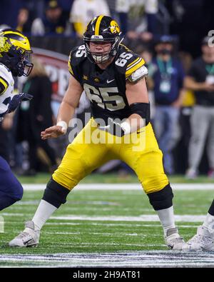 Iowa offensive lineman Tyler Linderbaum, center, gets set to snap the ...