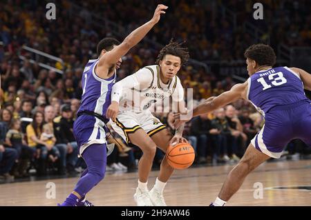 Kansas State guard Markquis Nowell (1) sets up a play against Baylor in ...