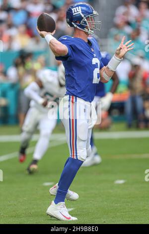 New York Giants quarterback Mike Glennon passes during an NFL football ...