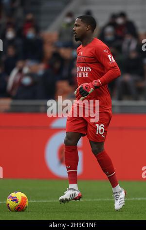 Mike Maignan of Ac Milan in action during the Serie A match beetween Ac ...