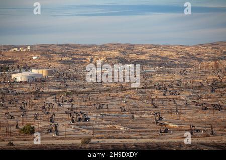Kern River Oil Field in Bakersfield, the oil field is the third largest ...