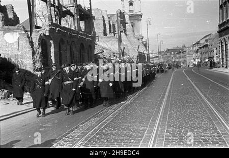 Warszawa, 1947-10-26. Defilada Ochotniczej Rezerwy Milicji ...