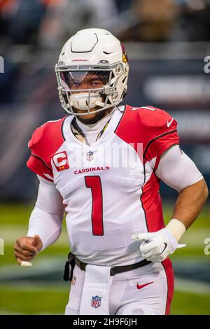 Arizona Cardinals' Kyler Murray warms up before an NFL football game ...
