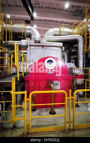 Brokdorf, Germany. 01st Dec, 2021. Yellow hard hats and green slippers ...