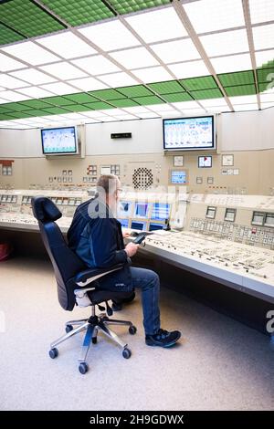 Brokdorf, Germany. 01st Dec, 2021. Yellow hard hats and green slippers ...