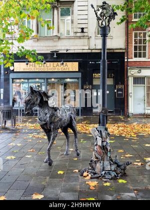 Bronze horse sculpture by Emma Rodgers depicting Salfords pioneering ...