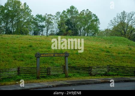 Magnum Mound, a Native American mound, along the Natchez Trace Parkway ...
