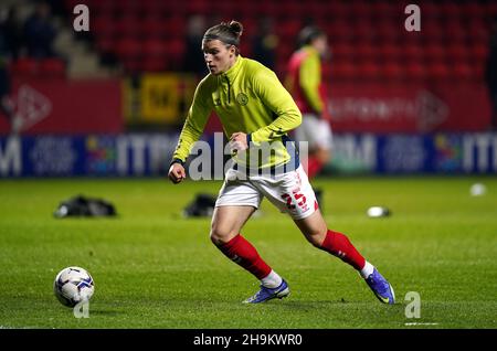 Charlton Athletic's Josh Davison warms up prior to the Sky Bet ...