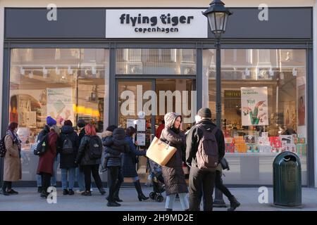 People shopping inside Flying Tiger Copenhagen store Stock Photo - Alamy