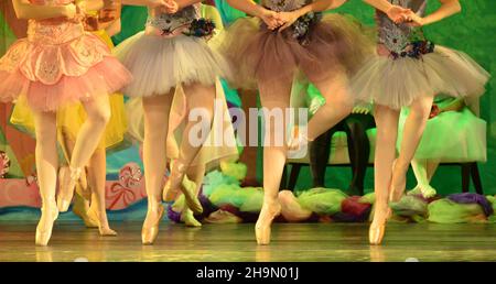 Ballet Dancers toe dancing in pastel colors Stock Photo - Alamy