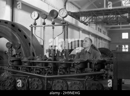 Chorzów, 1948-11. Synteza amoniaku w sodziarni Fabryki Nawozów ...