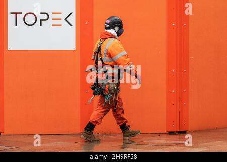 A scaffolder's tool belt Stock Photo - Alamy