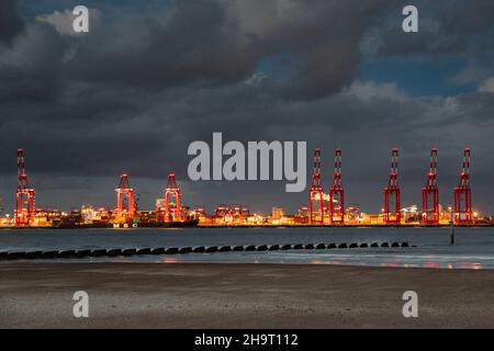 Liverpool 2 Container Terminal Stock Photo - Alamy