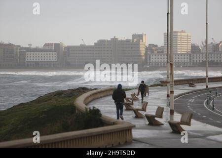 A Coruna, Spain weather 8th December 2021.Stormy Barra hits the ...