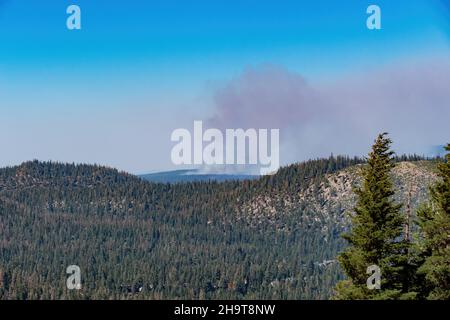 Wild fire with smoke near Mammoth Lake Stock Photo - Alamy