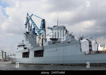 Hamburg Hafen - Fregatte F223 / Hamburg Harbour - Frigate F223 Stock ...