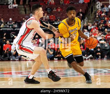 Ohio State forward Kyle Young (25) in action against Rutgers during an ...