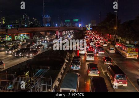 MANILA, PHILIPPINES - JANUARY 29, 2018: Crowded LRT station in Manila ...