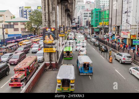 MANILA, PHILIPPINES - JANUARY 29, 2018: Crowded LRT station in Manila ...