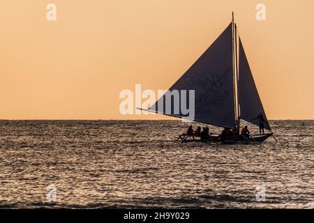 BORACAY, PHILIPPINES - FEBRUARY 2, 2018: Bangka paraw , double ...