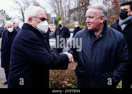 09 December 2021, Rhineland-Palatinate, Bruchmühlbach-Miesau: Football ...