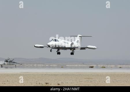 CALSPAN Learjet landing at Edwards Air Force Base in California Stock ...