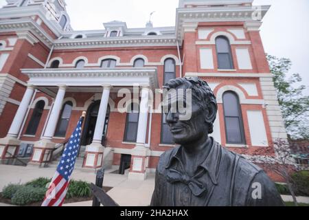 pontiac courthouse on route 66 illinois Stock Photo - Alamy