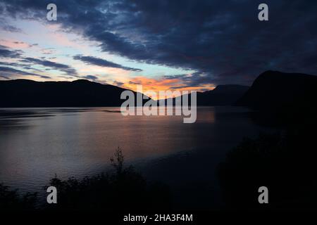 Sonnenaufgang - Sognefjord bei Fresvik / Sunrise - Sognefjorden near ...