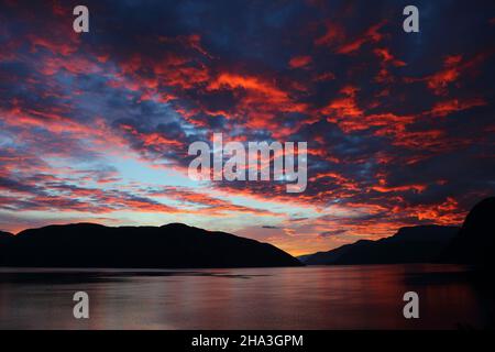 Sonnenaufgang - Sognefjord bei Fresvik / Sunrise - Sognefjorden near ...