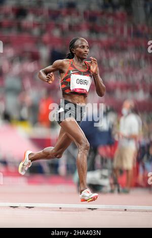 Hellen Obiri competing in the 10,000 meters of the 2020 Tokyo Olympics ...