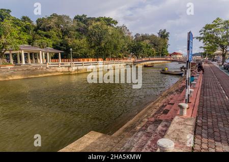 BANDAR SERI BEGAWAN, BRUNEI - FEBRUARY 26, 2018: Waterfront in Bandar ...
