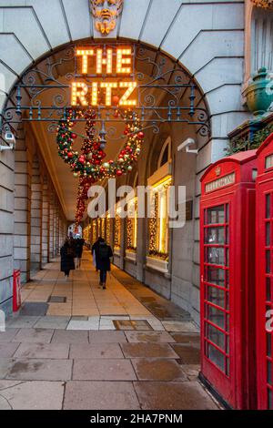 CHRISTMAS The Ritz Hotel London Piccadilly dusk lit with traditional ...