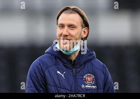 Josh Bowler #11 of Blackpool in action during the game Stock Photo - Alamy