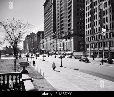1950s SKYLINE OF MICHIGAN AVENUE BUILDINGS AND CHICAGO RIVER LIFT ...