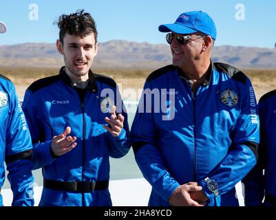 Blue Origin's New Shepard rocket launches with other passengers from ...